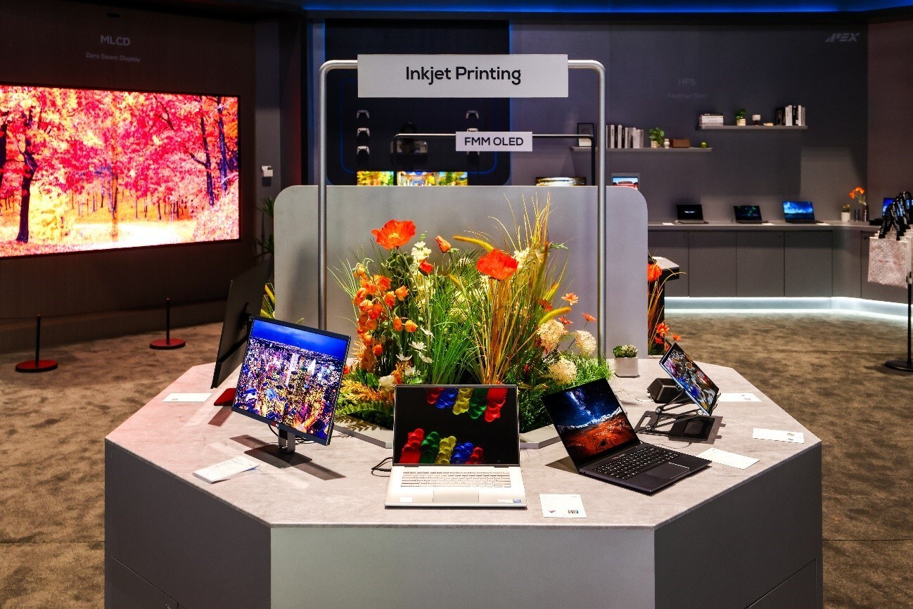 TCL CSOT showcases world-first IJP OLED smartphone panel, new Micro LED tech at SID 2025 - TCL ...