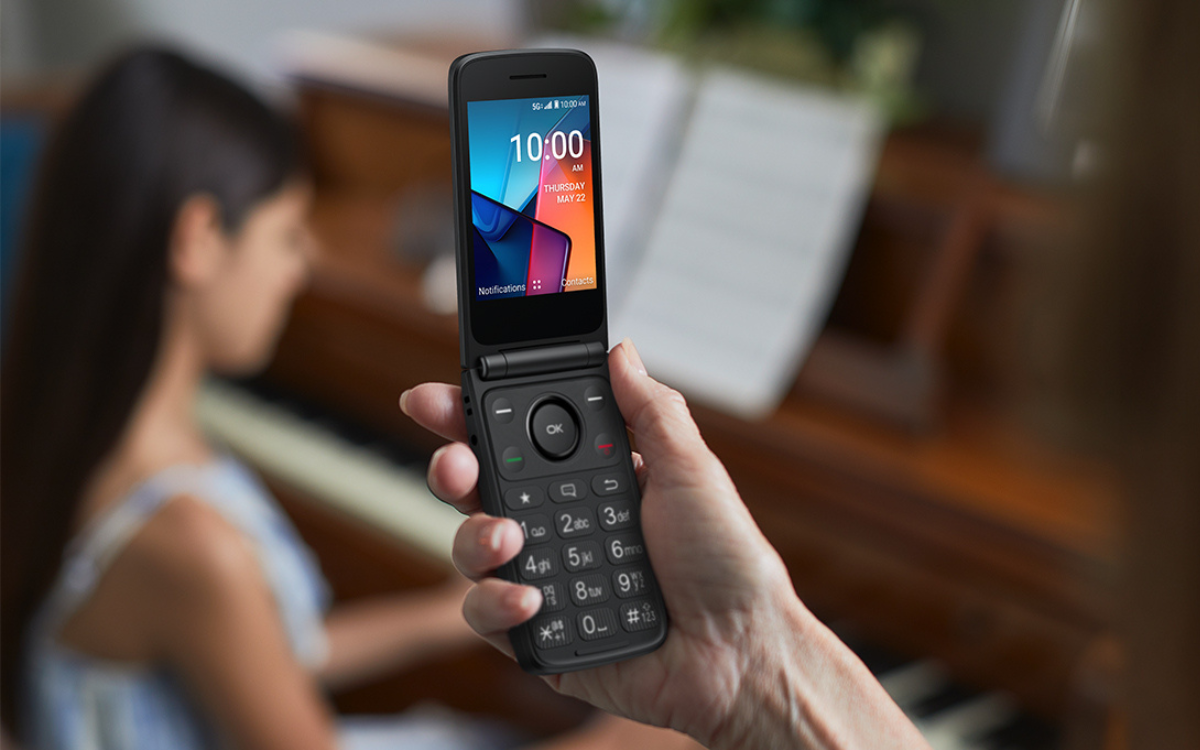 TCL launches FLIP 4 5G at $79.99 in the US with dual displays, 5G & 40 ...